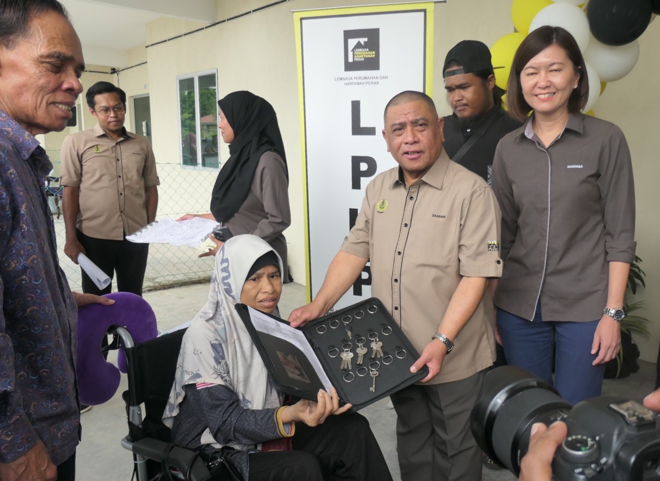 Lembaga Perumahan dan Hartanah Perak (LPHP) - MAJLIS PENYERAHAN KUNCI RUMAH PERAKKU BAGI PROJEK ...